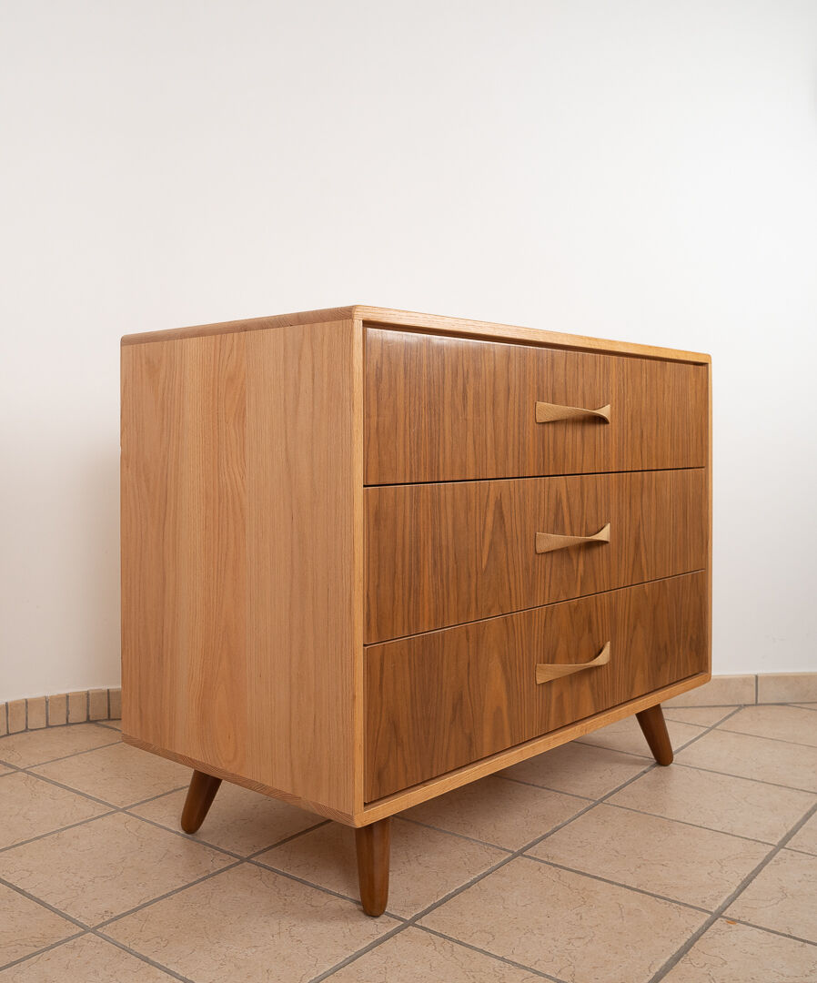 Nordic style chest of drawers store